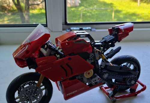 Lego Technic мотоцикл Ducati Corse