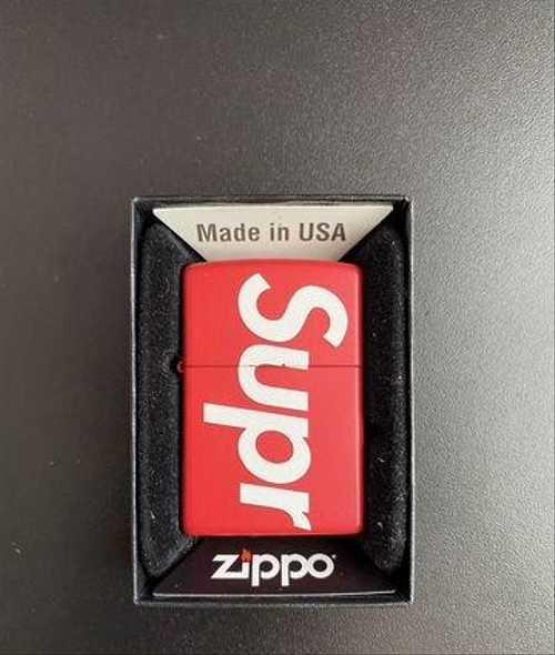 Зажигалка Zippo x Supreme