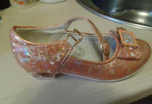Туфли для девочки фирмы Tomm