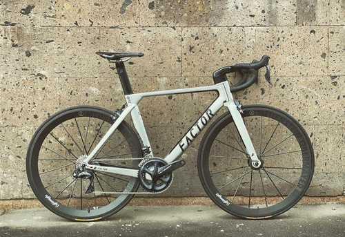 Шоссейный велосипед Factor ONE Rim Ultegra Di2