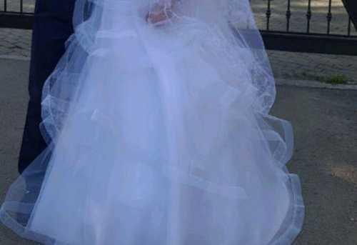 Свадебное платье с фатой