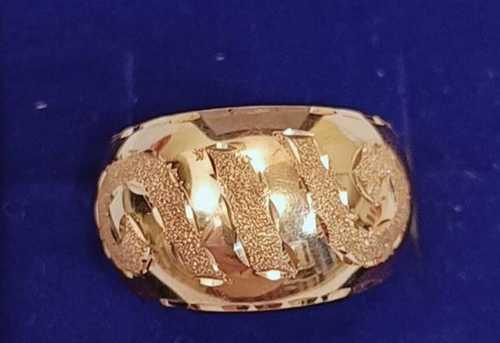 Золотое кольцо 2,22 гр