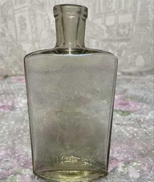 Старинный парфюмерный флакон