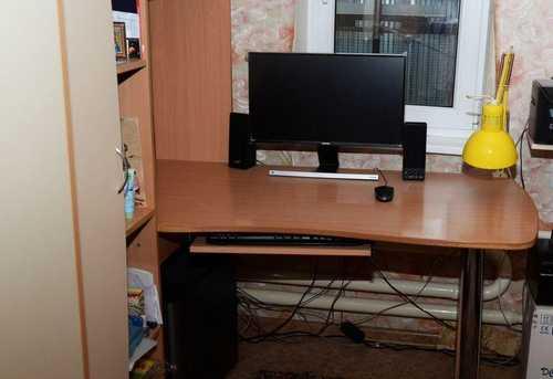 Стол письменнный со шкафиком и полочками