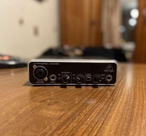 Звуковая карта behringer umc22