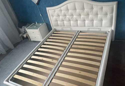 Кровать двуспальная, 160х200, без матраса, бу