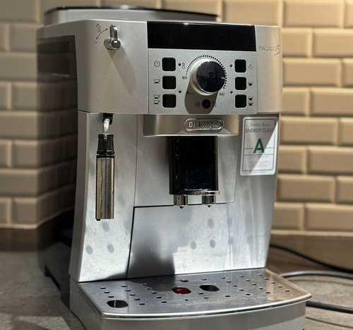 Кофемашина delonghi magnifica s