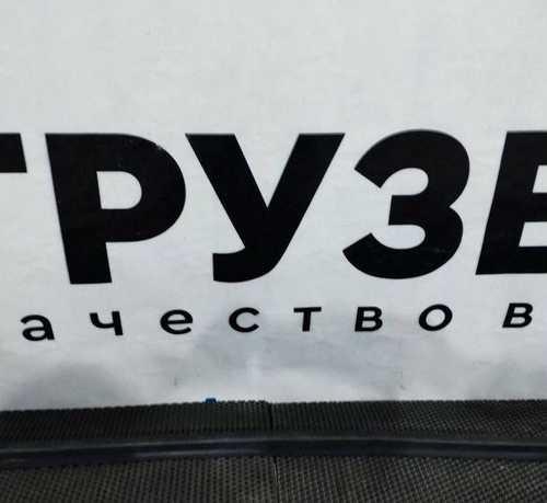Уплотнитель стекла двери левый Volvo FH5 82880825