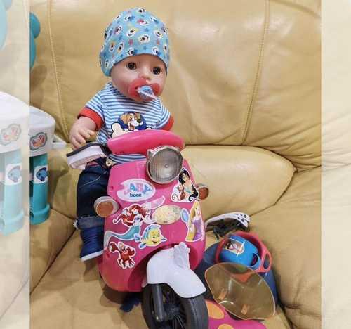 Кукла baby born с одеждой скутером и умывальником