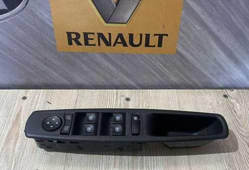 Блок кнопок стеклоподъемников Renault megane 3 Лев