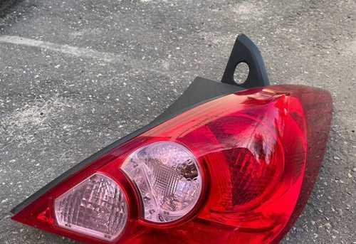 Задний правый фонарь Nissan Tiida