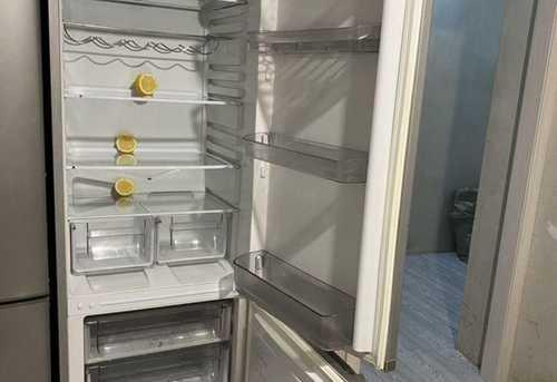 Холодильник бу серый