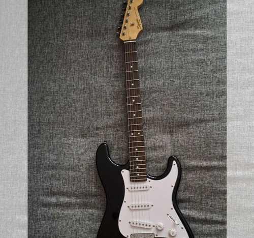 Электрогитара Fender Squier MM Stratocaster