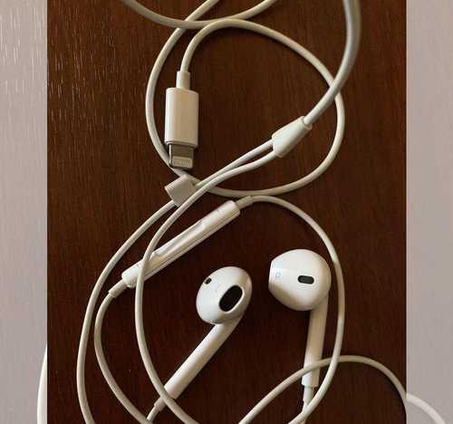 Наушники apple earpods lightning connector