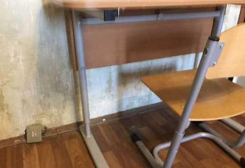 Письменный стол для школьника со стулом