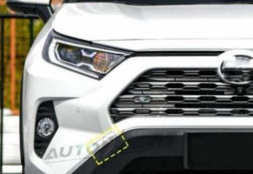 Заглушка буксировочного крюка на Toyota Rav4