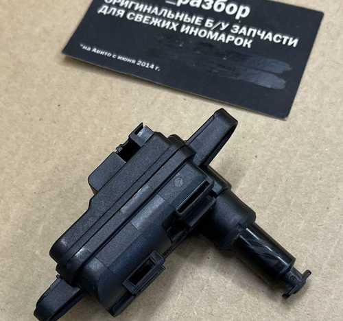 Замок лючка горловины бака 8V0862159A VAG