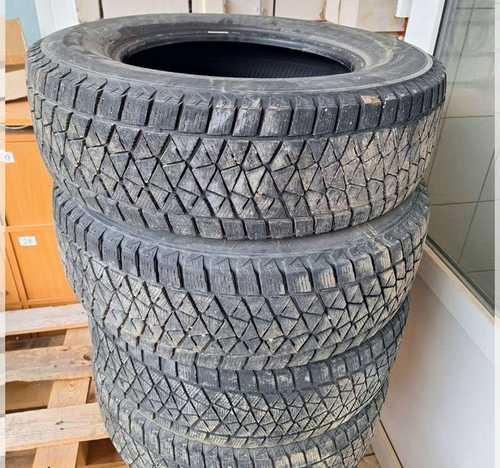 Bridgestone Blizzak DM-V2 215/70 R16 100S