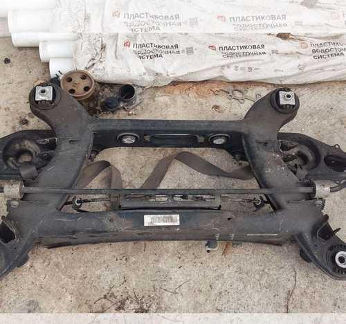 Задний подрамник Mercedes Benz W204
