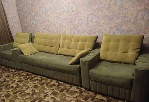 Комплект мягкой мебели: диван и два кресла
