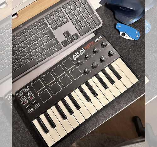 Midi клавиатура akai mpk mini