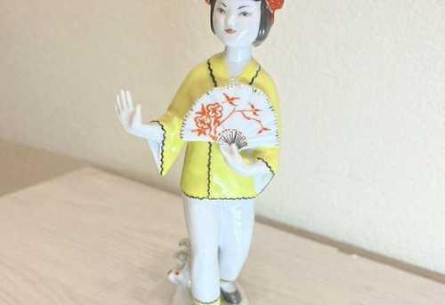 Фарфоровая статуэтка Китаянка с веером лфз