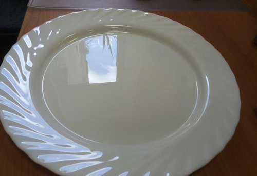 France блюдо-тарелка большая белого цвета