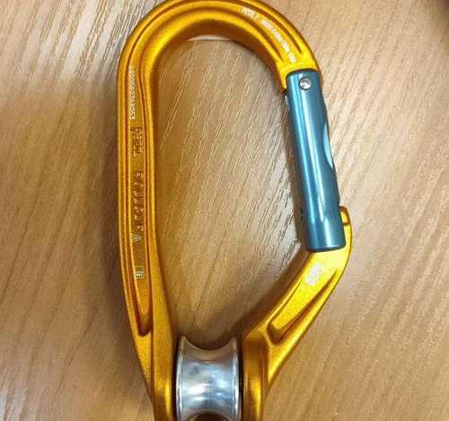 Карабин с роликом без муфты petzl rollclip a арт8э