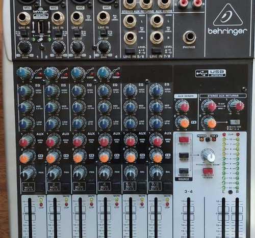 Микшерный пульт Behringer Q1204USB