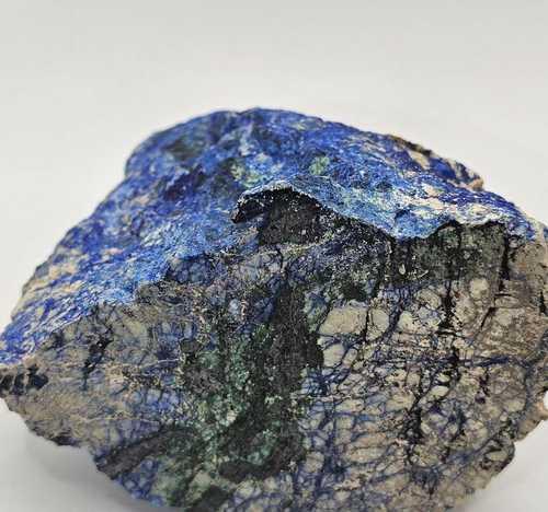 Азурит с гиббситом и малахитом