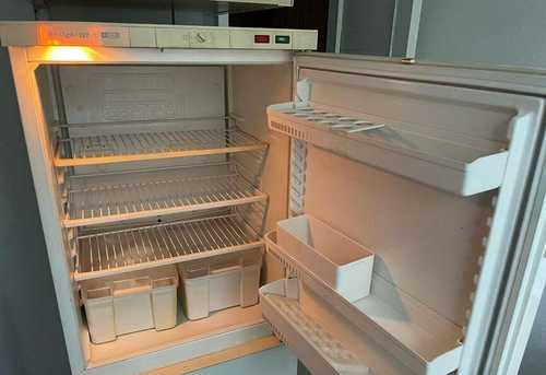 Холодильник двухкамерный рабочий