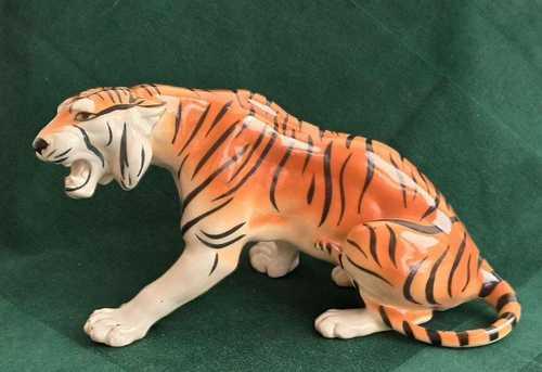 Фарфоровая статуэтка тигр