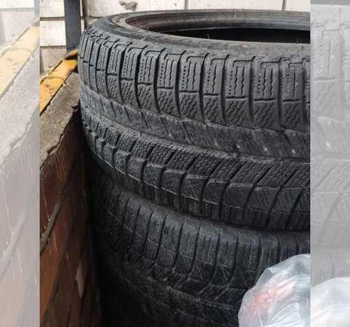 Michelin X-Ice XI3 245/45 R17 99H