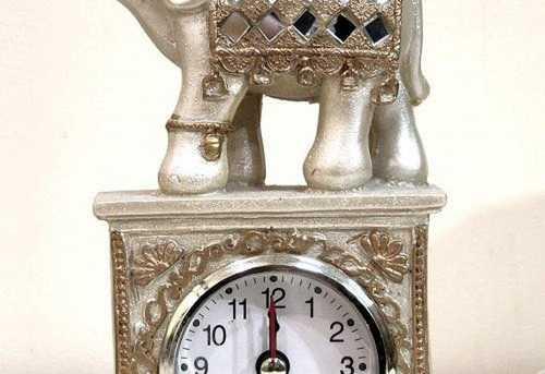 Часы со слоном