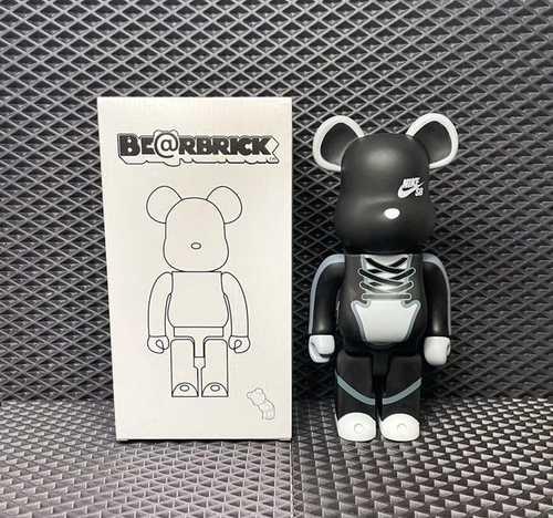 Медведь Bearbrick Nike SB