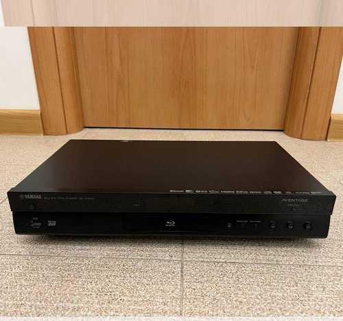 Yamaha BD-A1040 Blu-ray проигрыватель