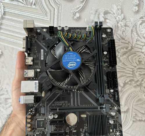 Материнская плата gigabyte h310m h + i3 9100F