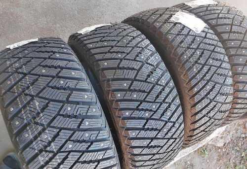 Goodyear Ultragrip Ice Arctic 215/55 R16 97T