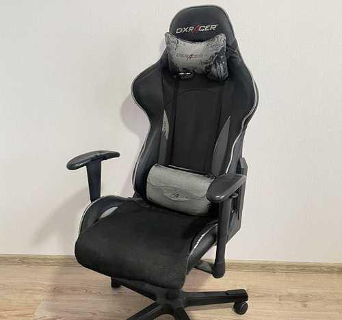 Игровое кресло dxracer