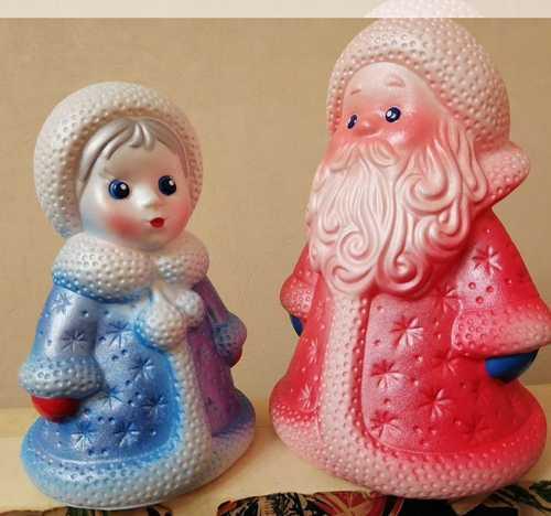 Дед Мороз и Снегурочка, игрушки под елочку