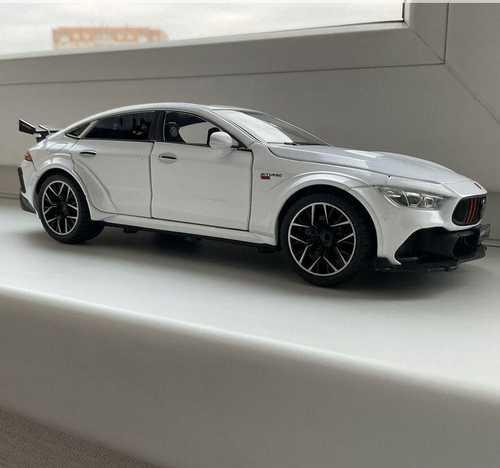 Модель автомобиля Mercedes-Benz GT Brabus 1:24