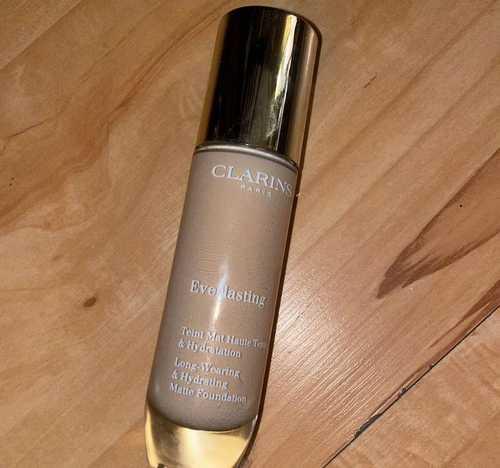 Матирующий тональный крем Clarins Everlasting