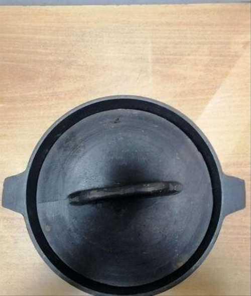 Чугунная сковорода с крышкой