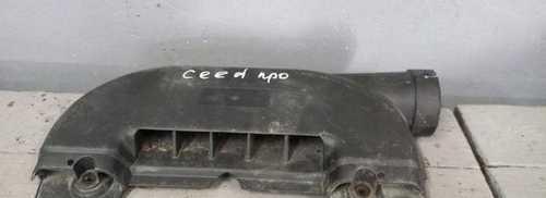 Воздухозаборник Kia Ceed 2009