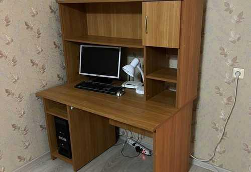 Компьютерный стол (письменный стол)