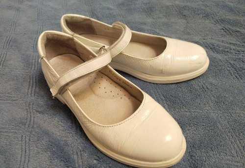 Белые лаковые туфельки на девочку размер 33