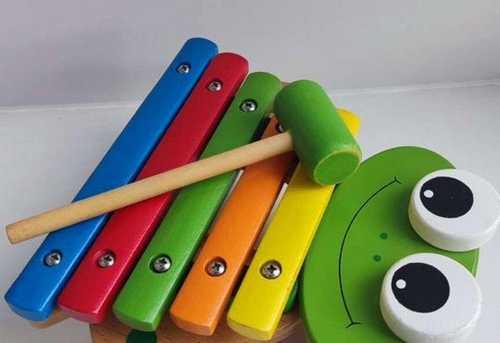 Музыкальная деревянная игрушка лягушка