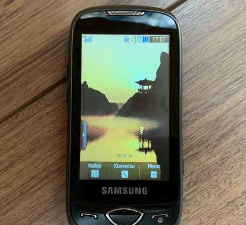 Телефон Samsung GT-S5560 и чехол