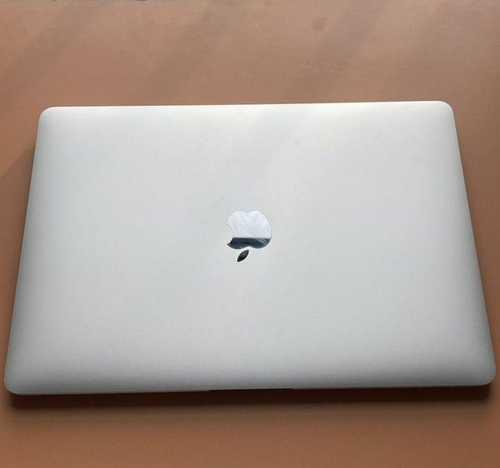 Apple macbook air 13 2020 m1 практически новый