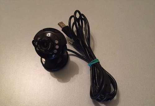 Веб-камера Trust с подсветкой и микрофоном